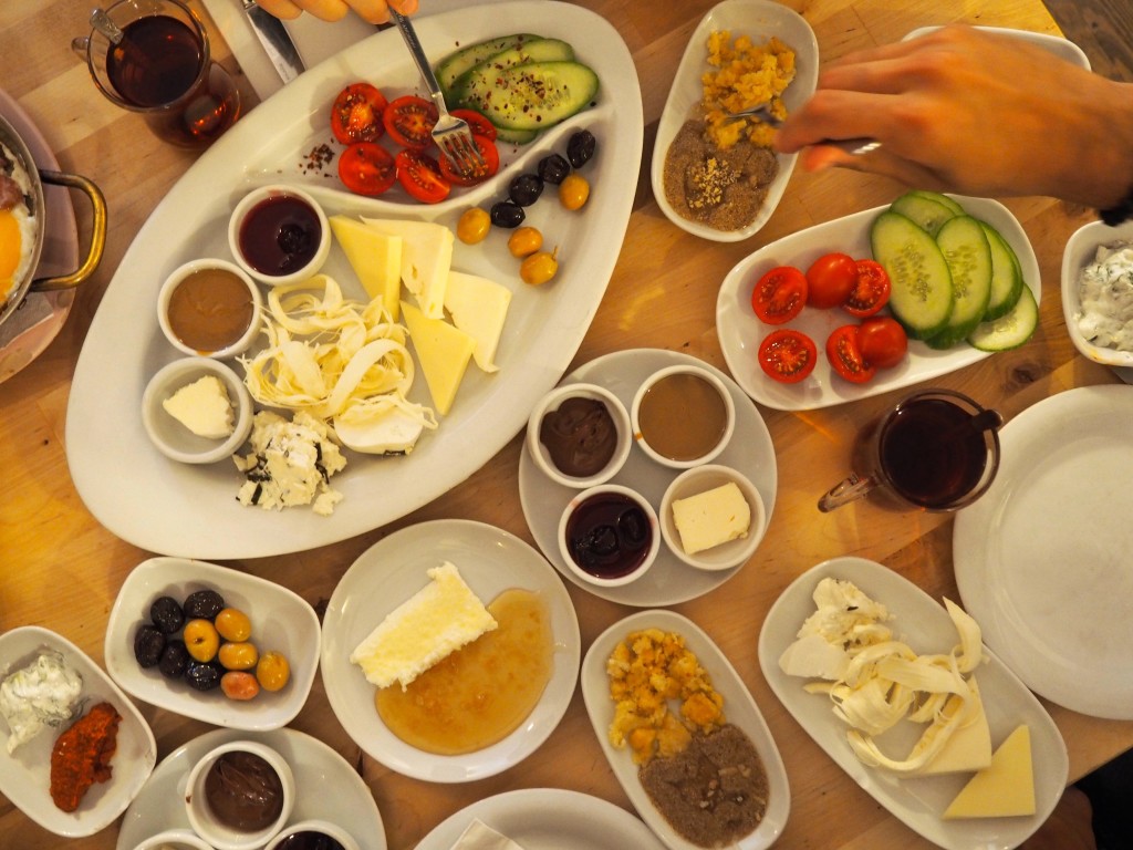 Breakfast in Istanbul: Van Kahvalti Evi - Girl x Departure